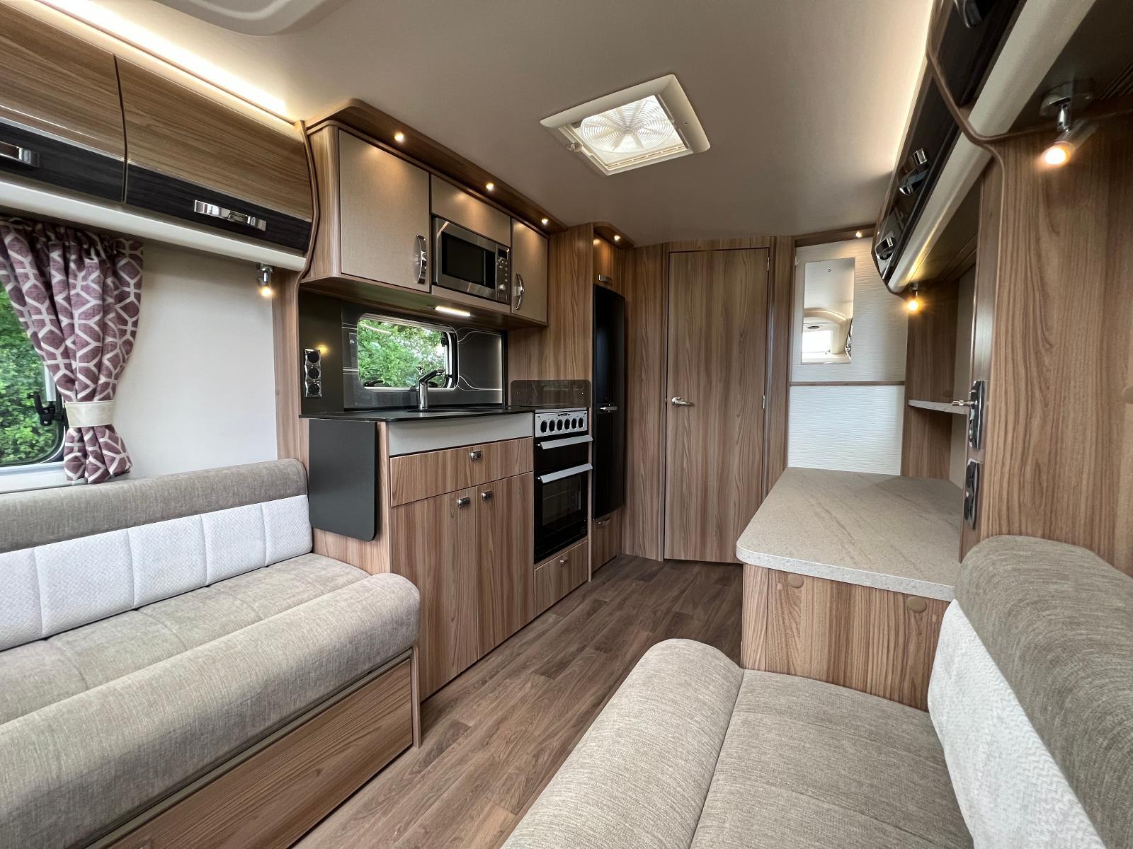 SWIFT CONQUEROR 480 | 2018 | 2 BERTH TOURING CARAVAN | SOLAR | MOVER ...