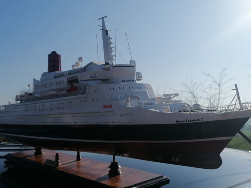 THE QUEEN ELIZABETH 2 SHIP MODEL CRUISE LINER 40 INCHES LARGE | eBay UK