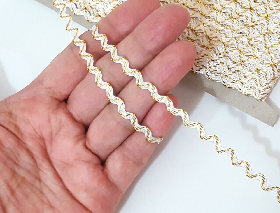 Approx 1/8" / 4mm wide 10-36y White w/ Gold Metallic Ric Rac Trim Curl ...