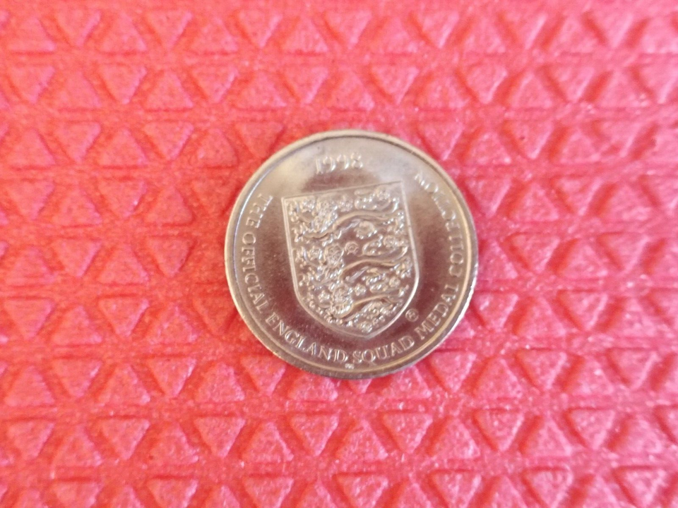 THE OFFICIAL ENGLAND SQUAD 1998 MEDAL COLLECTION COIN - DEFENDER TONY ...