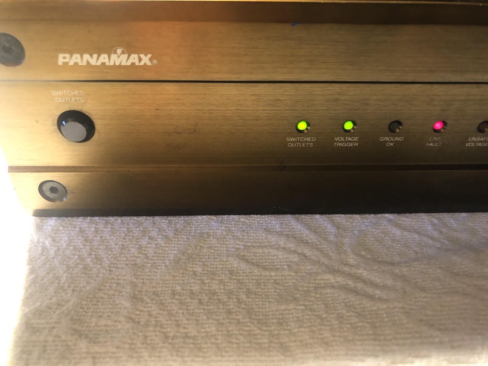 Panamax MAX 5300 10-Outlet 15A Home Theater Power Conditioner & Surge ...