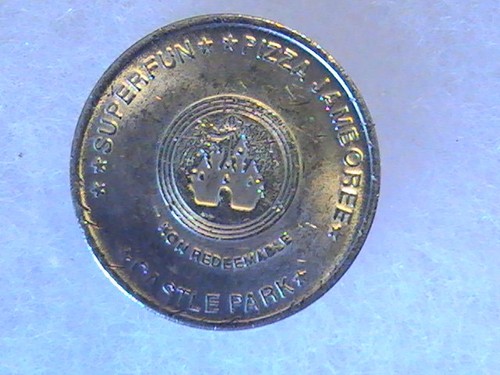 GAME TOKEN ONE PLAY AT CASTLE PARK ENTERAINMENT INC. SUPER FUN PIZZA ...