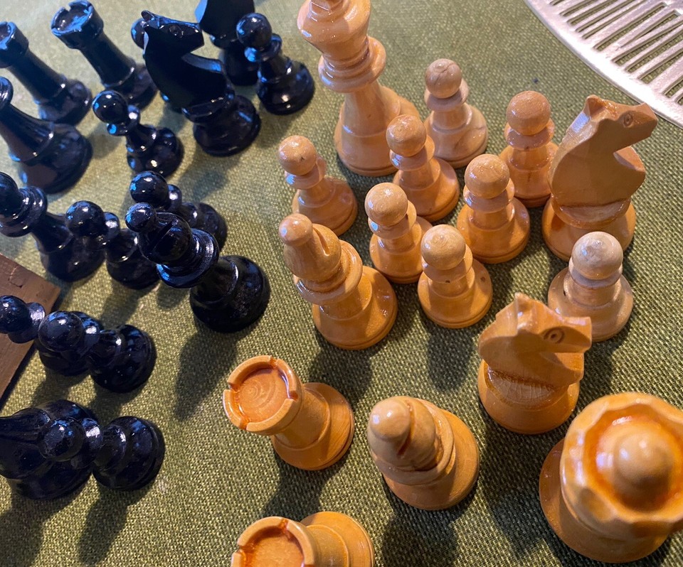 VINTAGE CHESSMEN SET IN WOODEN BOX - COMPLETE - STAMPED FRENCH CHESS ...