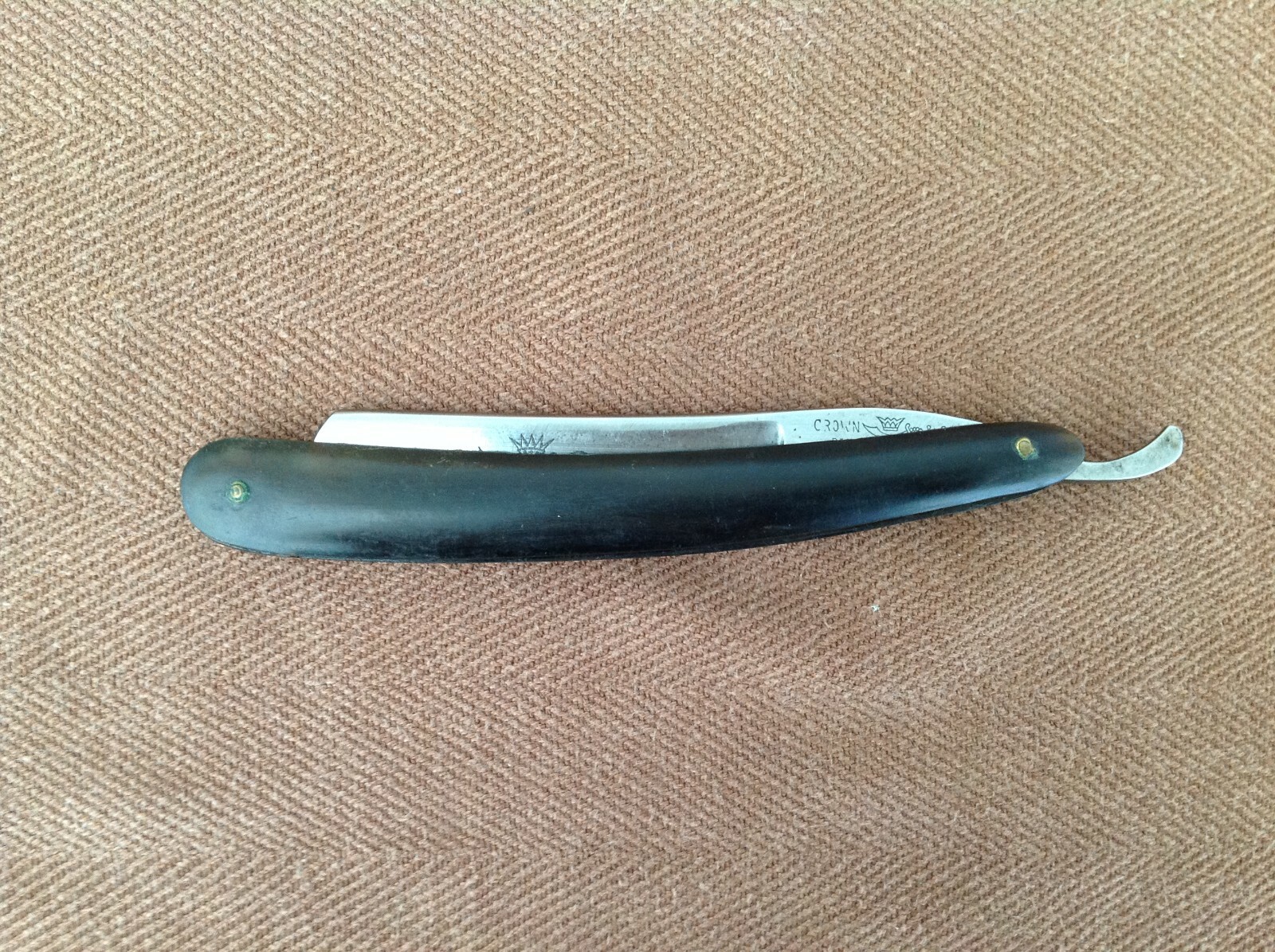 The Crown & Sword Razor Extra Hollow Ground Straight Razor, Etched Face ...