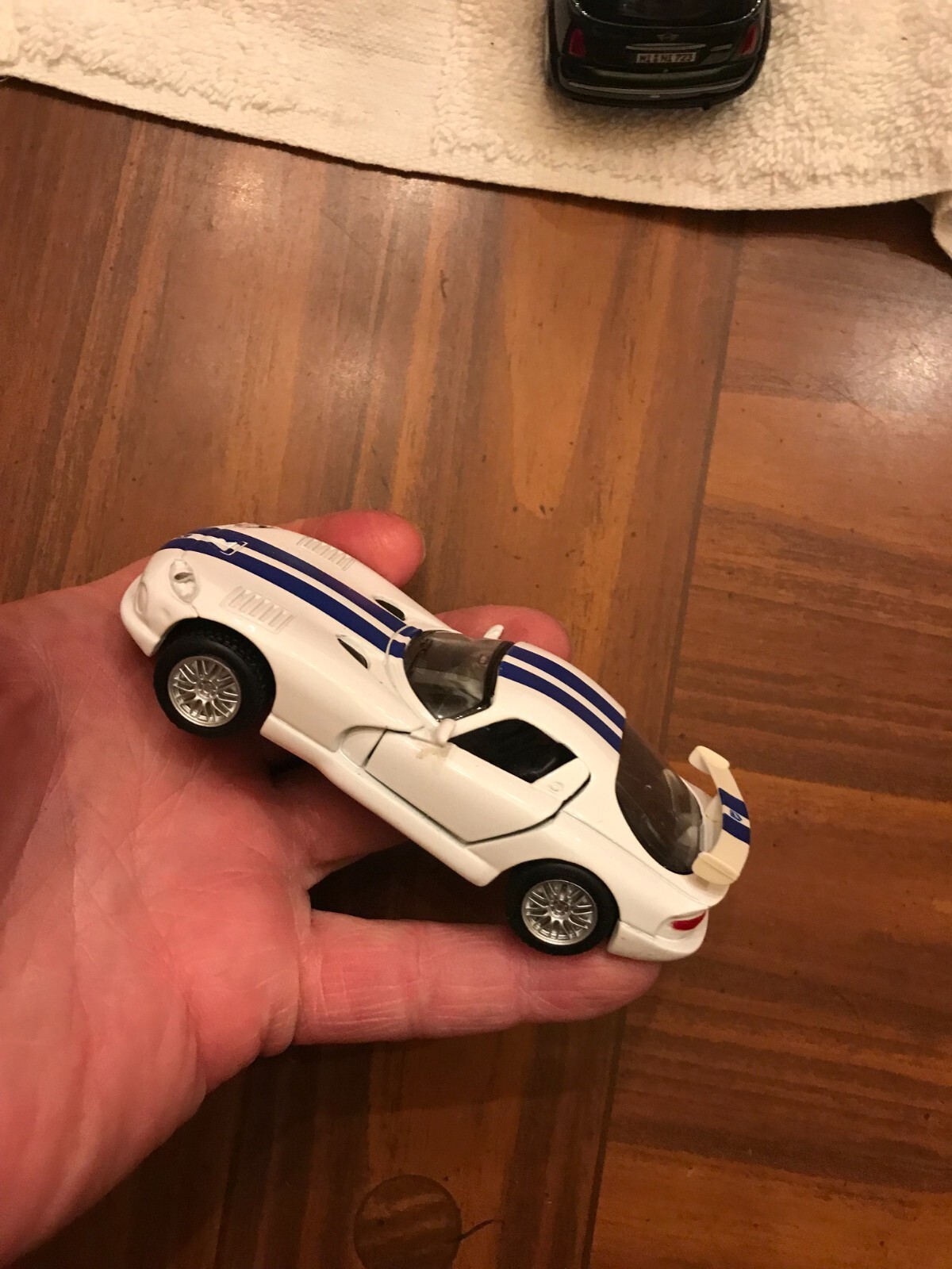 MAISTO DODGE VIPER SCALE 1/39 FRICTION CAR | eBay
