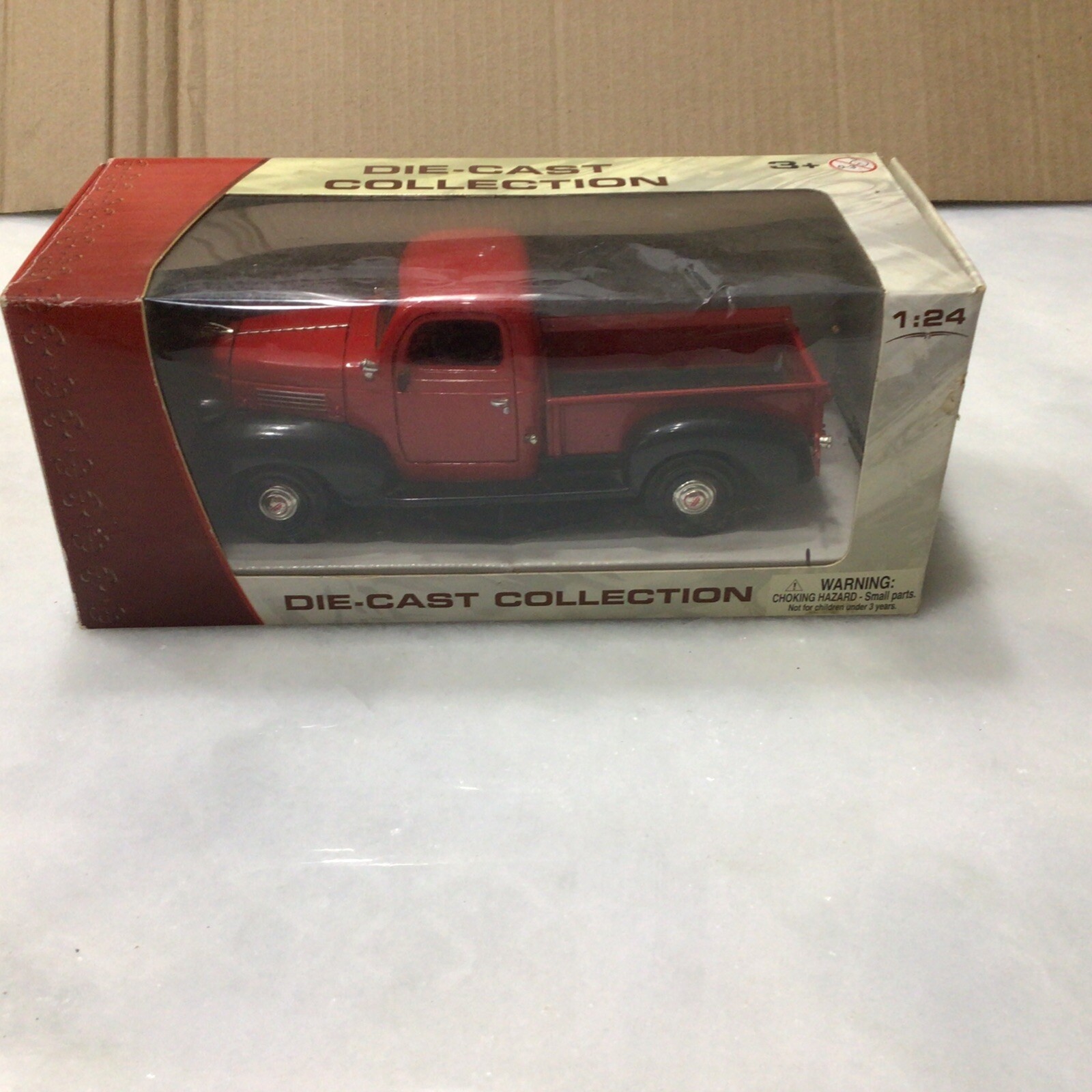 Die-cast Collection-1:24-1941 Plymouth Truck Motormax NIB-Red-Bonus ...