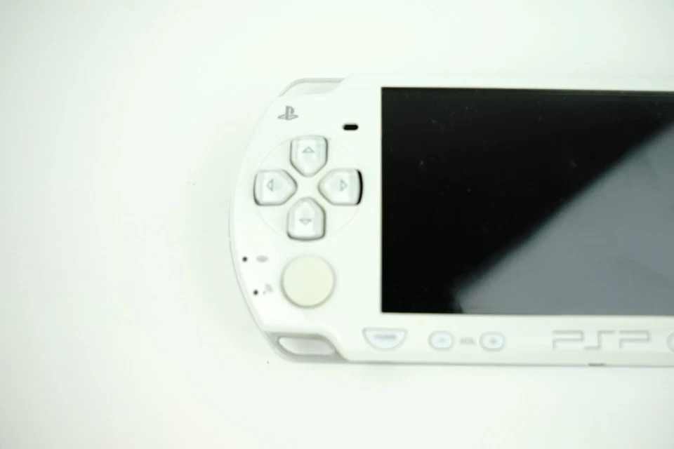 Sony PlayStation PSP 2000 White With Charger/New Battery Region Free | eBay