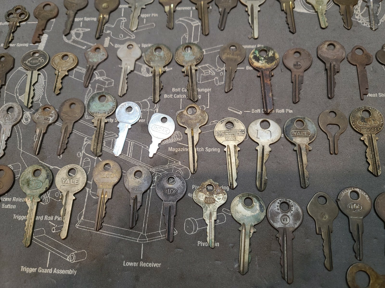 Vintage Key Lot 80 Eagle, Masterlock, Yale, ILCO Keys Misc Arts and ...