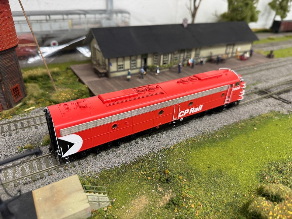HO Scale Rapido E8 - Canadian Pacific - DCC/Sound | eBay