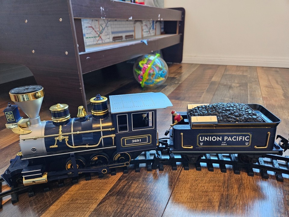 Battery powered G scale train and cars union pacific 4691 | eBay