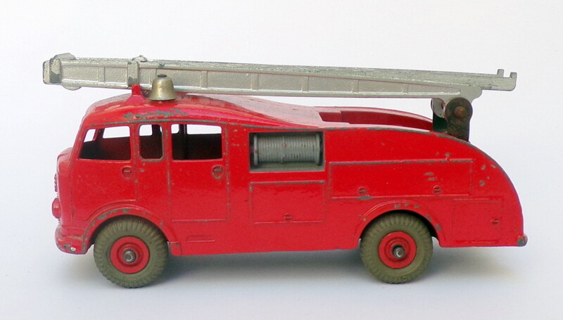 Dinky Toys Original 555 - Fire Engine With Extending Ladder - Red ...