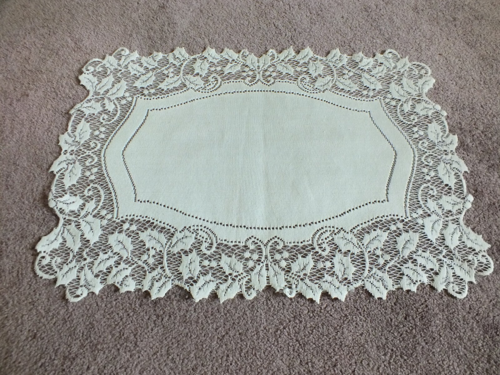 Collectible Beautiful Heritage Lace Doily Table Linen Off White 19 x 13 ...