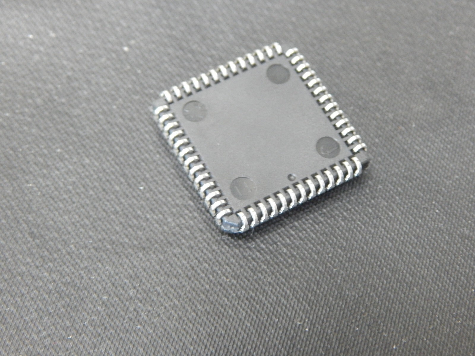 MOTOROLA MC68HC11E1CFN2 MicroController, 8-Bit, 52 Pin, Plastic, PLCC ...