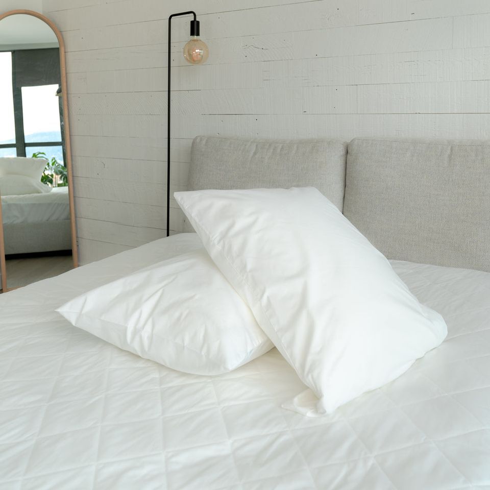 1 pc White Goose Down Feather Bed Pillows Standard Queen King Size ...