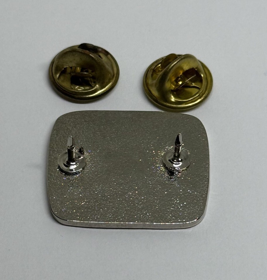 John Deere 1968-2000 Brand Logo Yellow Deer Lapel Pin (P18) | eBay