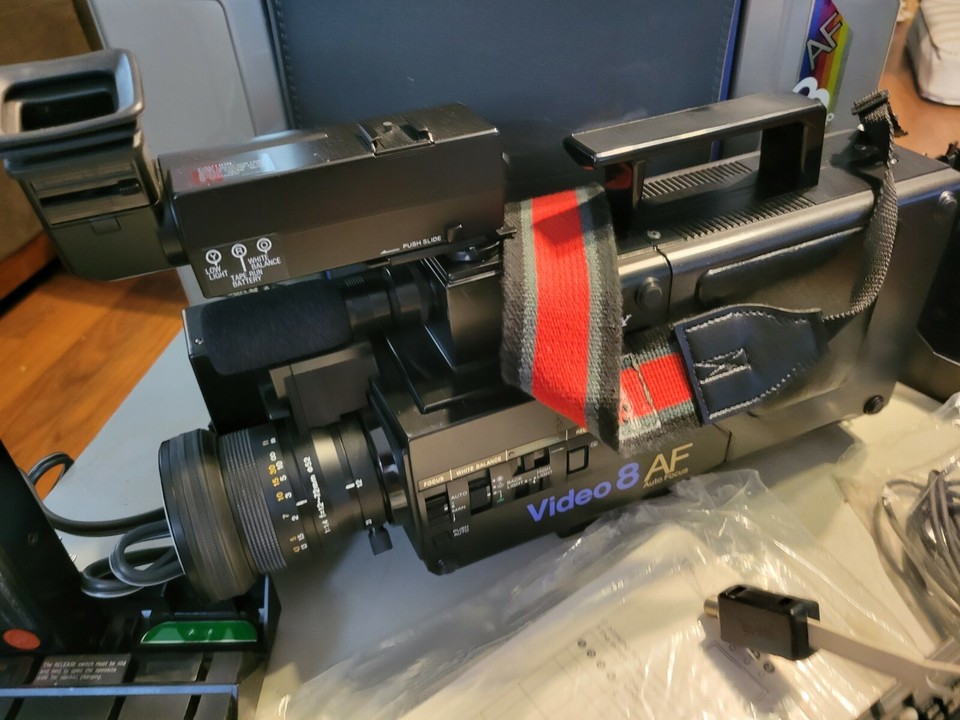 Sony CCD-V8AF 8mm Video 8 Camera Recorder W/ Hard Case Untested! As Is ...