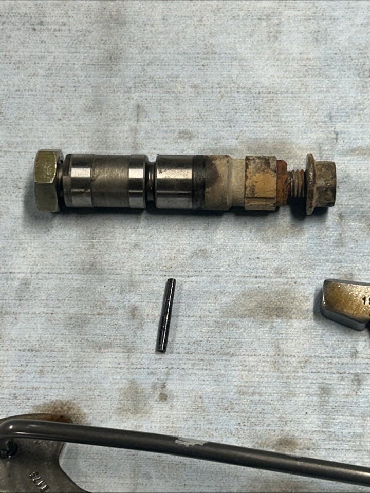 96-07 FORD 4R70w 4R70W F150 Expedition TRANSMISSION CASE SHIFTER SHAFT ...