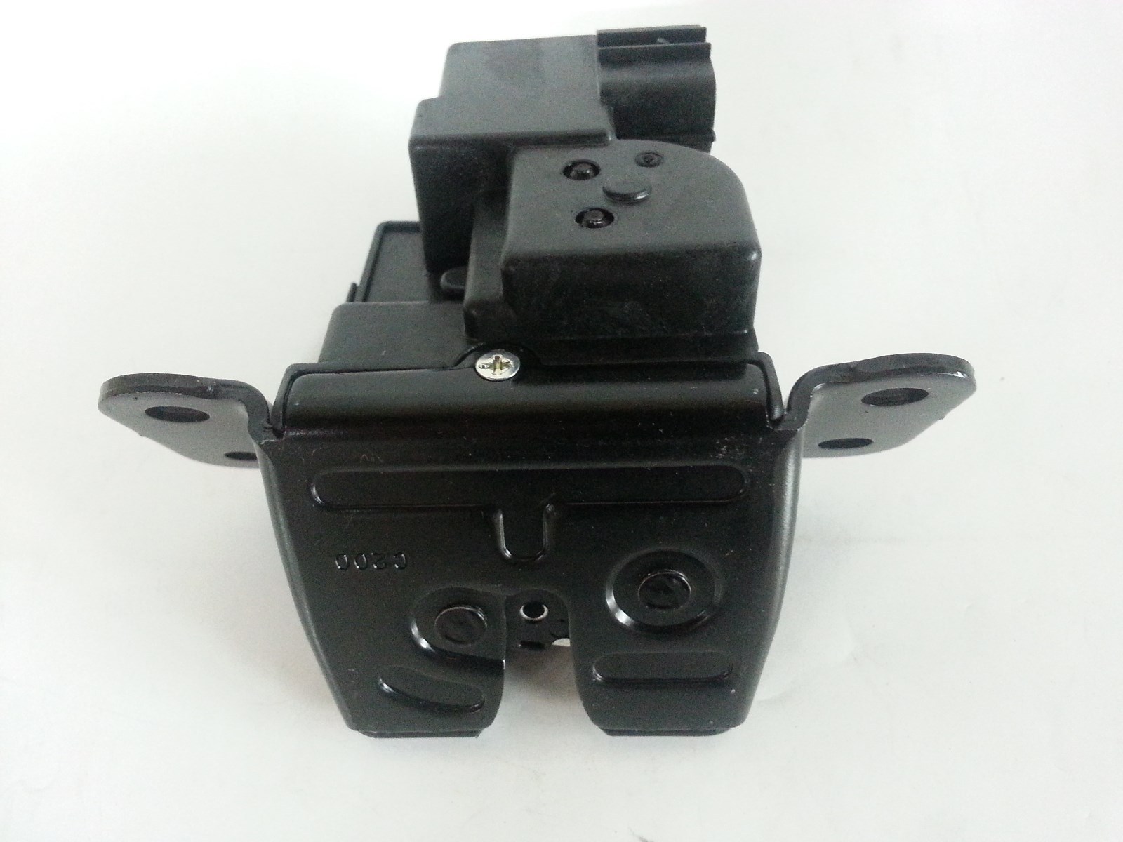 Genuine part TAIL GATE LATCH ASSY for SSANGYONG TIVOLI XLV 2015 ...