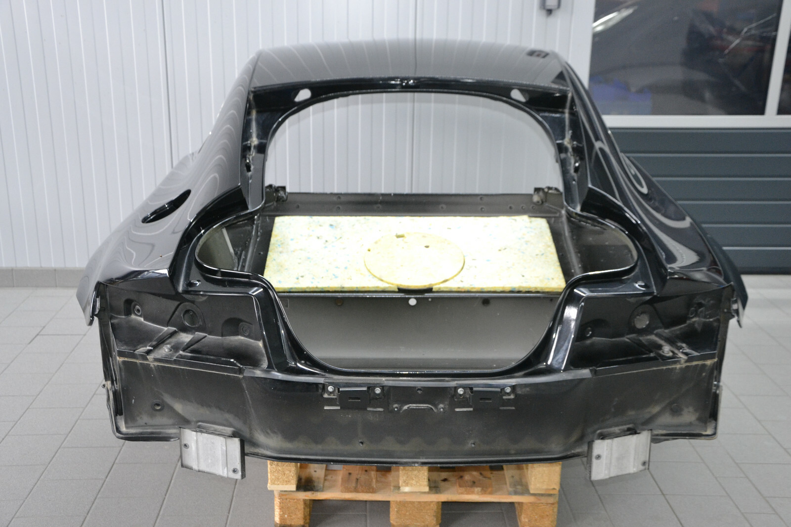 Aston Martin Vantage V12 Karosserie Heckrahmen Rahmen rear Frame ...