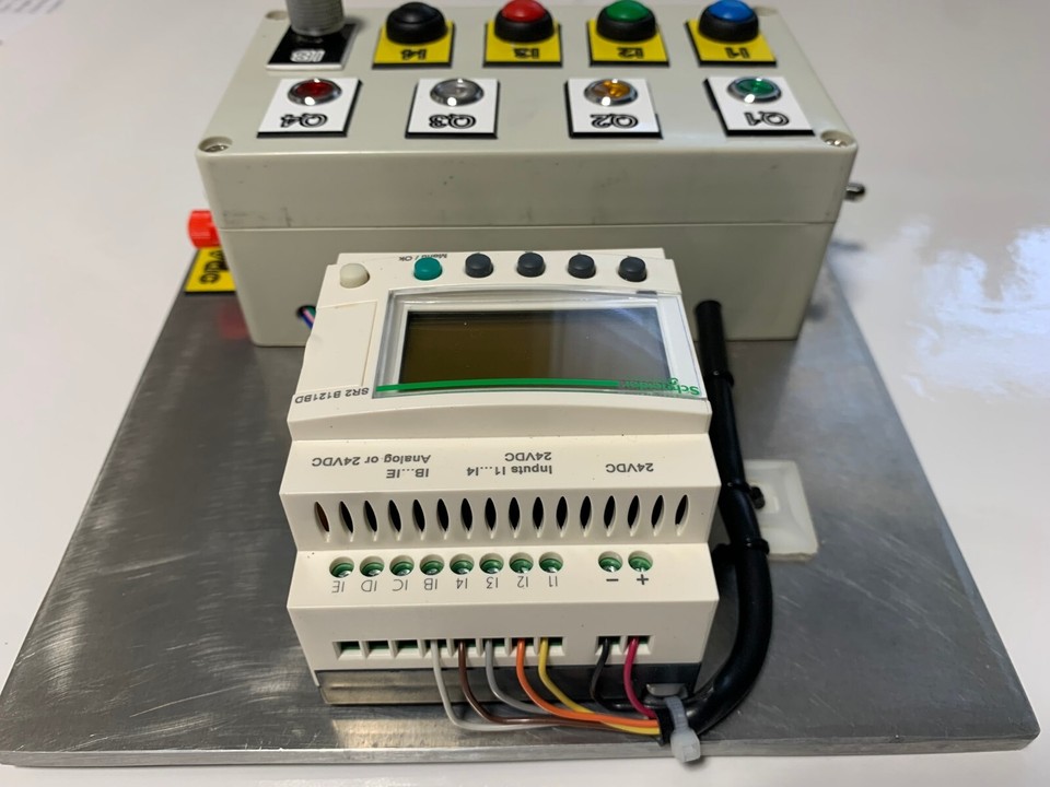 Plc Trainer with Schneider Electric Smart Relay, Zelio, 24VDC, Logic ...