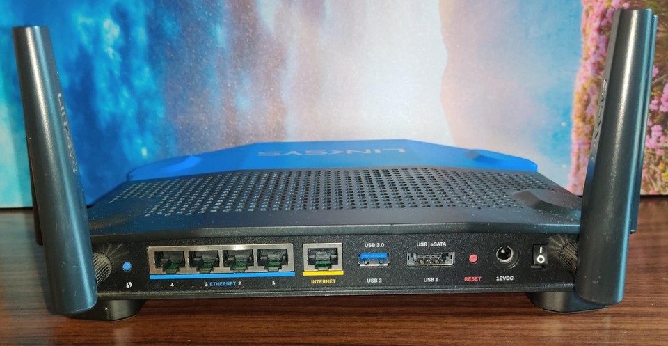 Linksys Cisco WRT1900AC Dual Band 802.11ac Wi-Fi 5 Router 4-Port ...