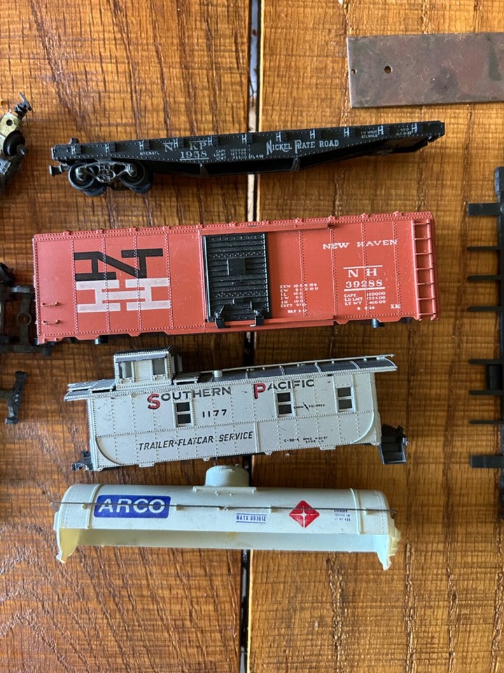 Lot Of HO Scale Train Parts - Cars - Bodies - Trucks - Couplers - Frame ...