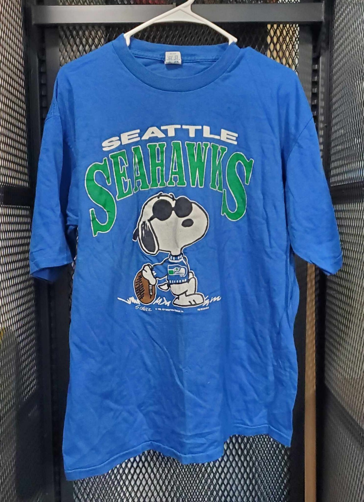 Rare Vintage Retro Seattle Seahawks Snoopy Peanuts T-… - Gem
