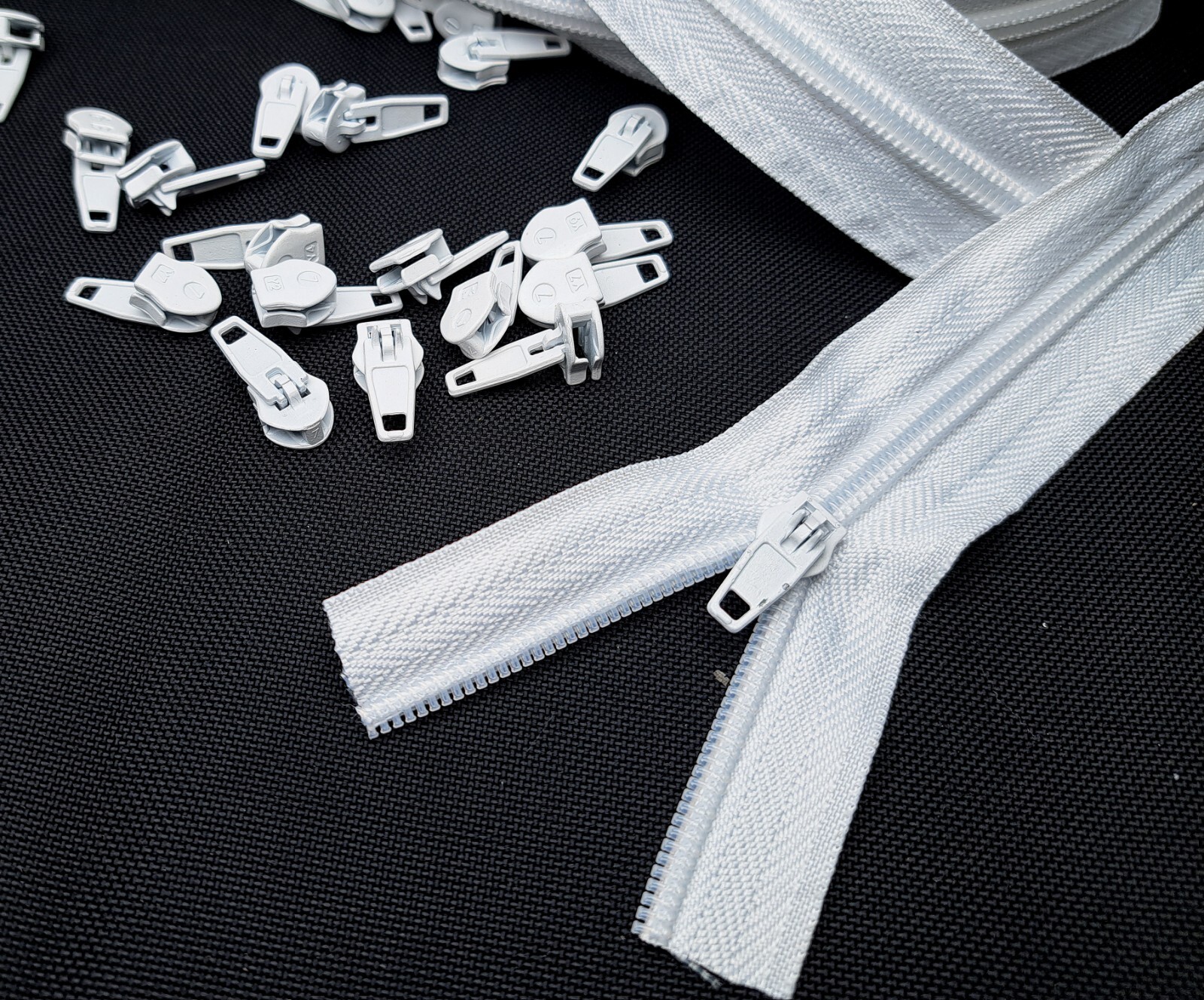 Zips Coil WHITE zips. Heavy Duty Zipper No 7 - Sold By the meter | eBay