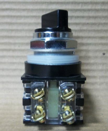 GENERAL ELECTRIC GE CR104P TWO POSITION SELECTOR SWITCH WITH CONTACT ...