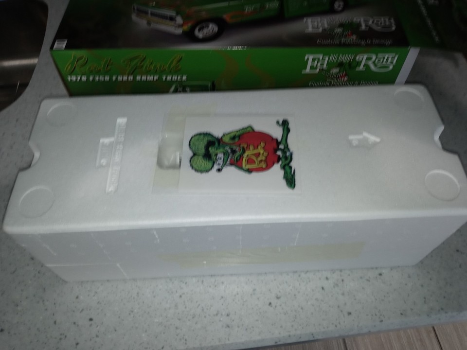 1/18 Acme RAT FINK / ED ROTH FORD F-350 DIECAST RAMP TRUCK CAR HAULER ...