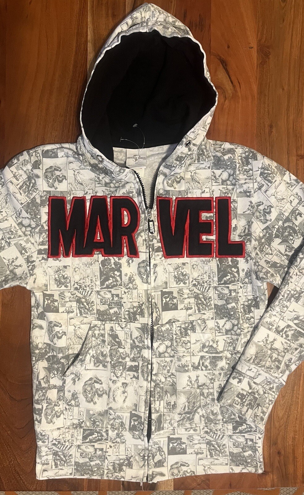 Universal Studios Official MARVEL HEROS Graphic Print… - Gem