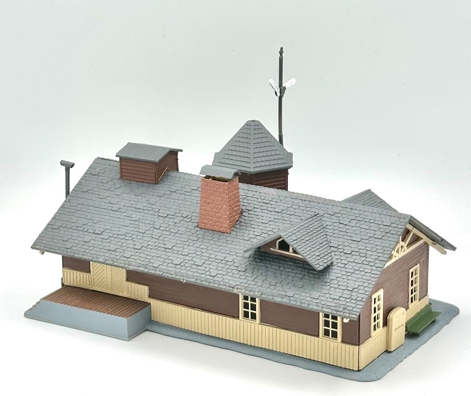 AHM HO Scale Small Town Train Station/Depot, Custom Painted, Fully ...
