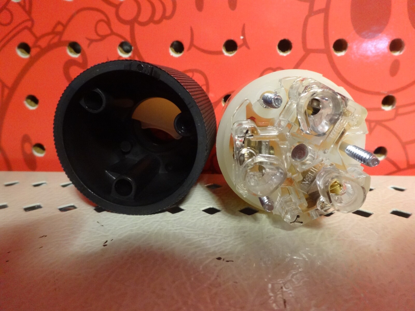 Hubbell HBL2323 20A 250V 2 Pole Twist Lock Female Plug new no box | eBay