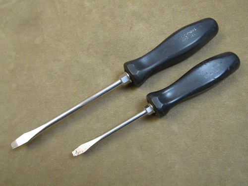SNAP ON TOOLS NO.SDD6 & SDD4 BLACK HARD HANDLE SLOTTED FLAT TIP ...