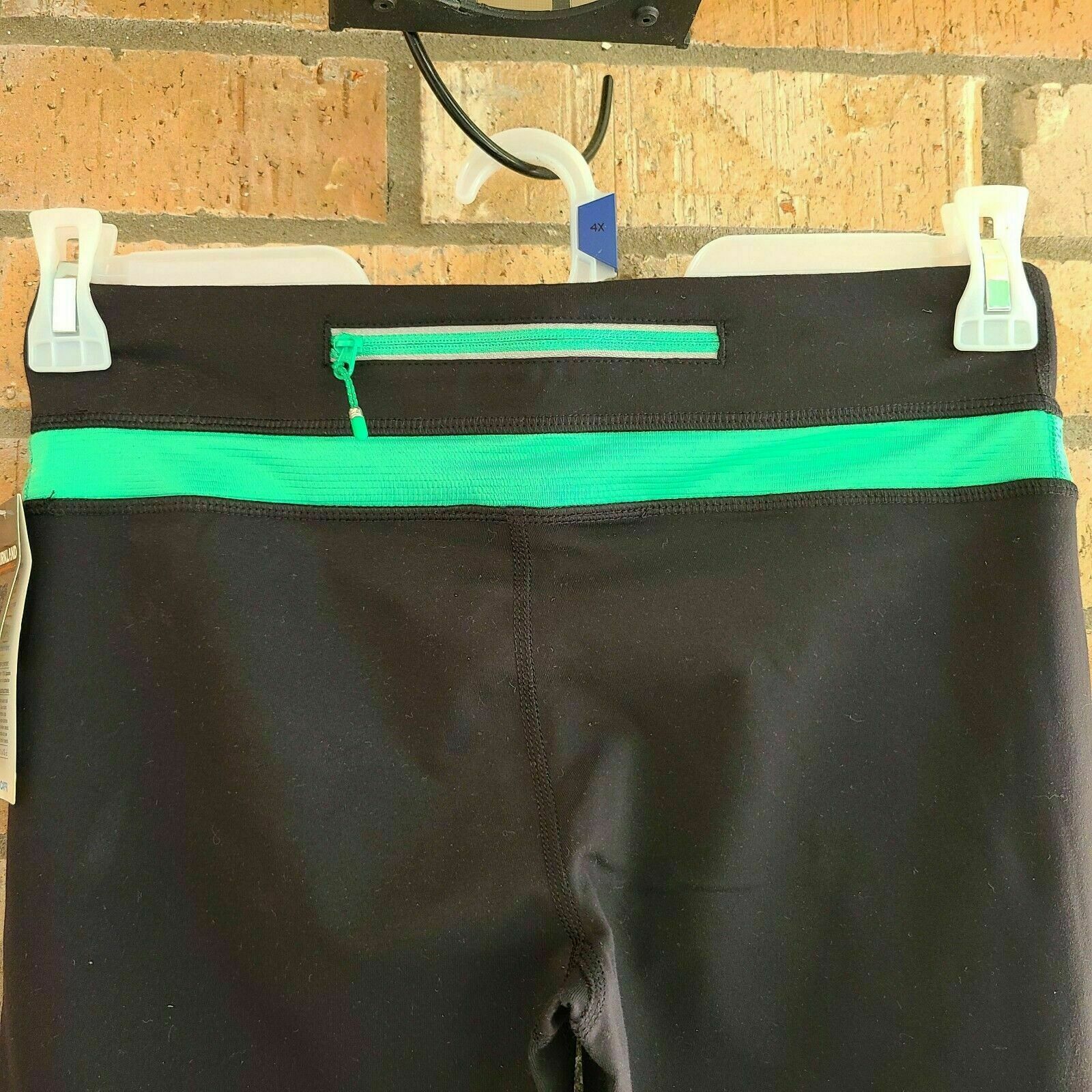 NEW Kirkland SIGNATURE Basic Active Capris Pants Women s Black Green new-kirkland-signature-basic-active-capris-pants-women-s-black-green
