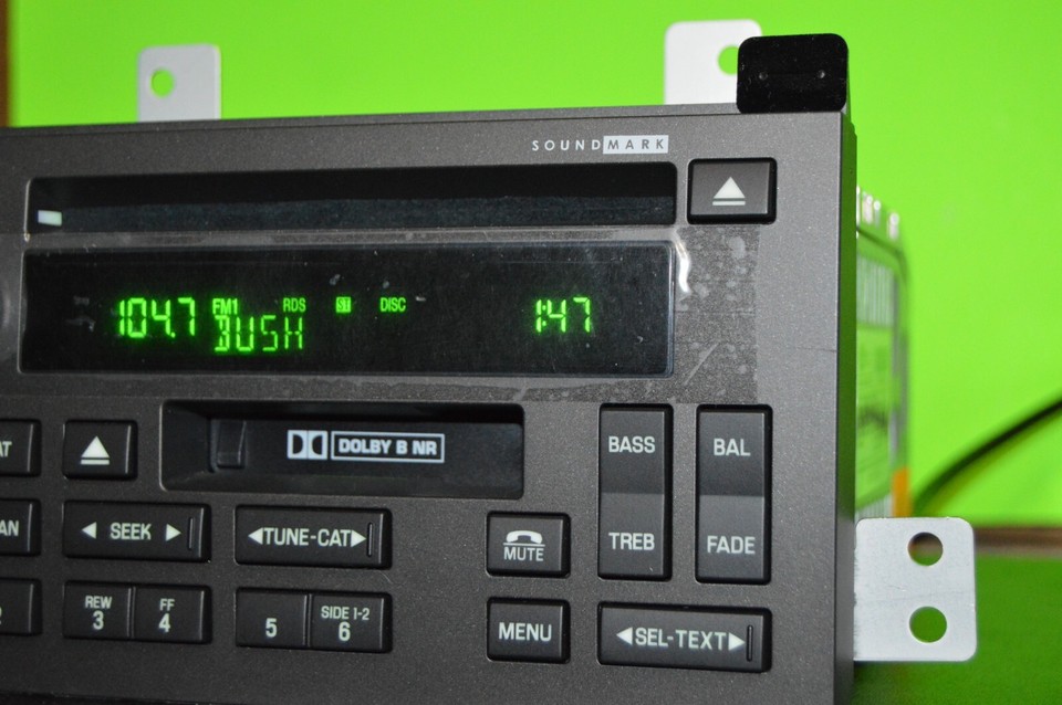 03-11 Lincoln Town Car Soundmark factory CD cassette radio stereo 5W1T ...