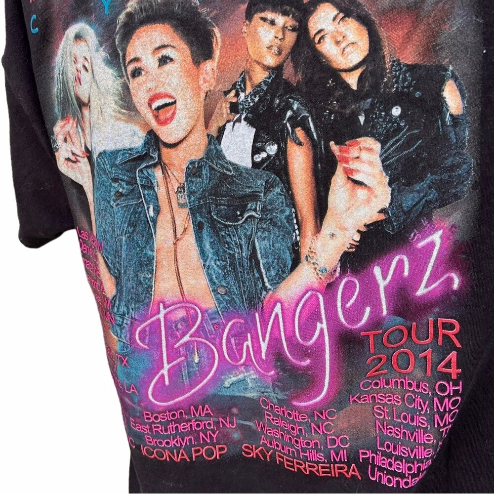 Retro Y2K concert black T-Shirt Miley Cyrus” 2014 Ban… - Gem