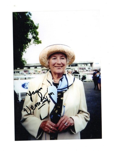 Vera Lynn English singer and entertainer Signed 6x4 Col Promo Photo ...