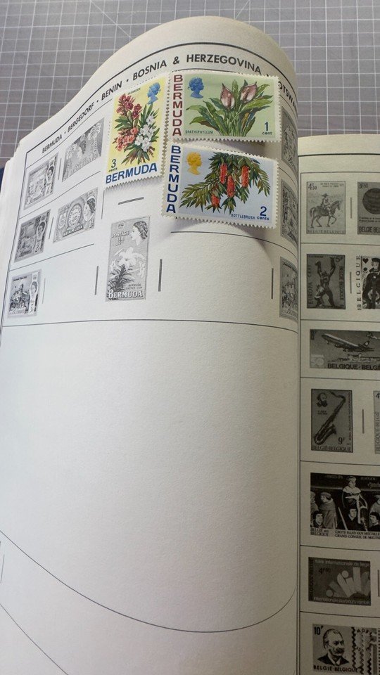 STATESMAN DELUXE VINTAGE STAMP BOOK ALBUM WITH 100'S OF STAMPS!!! 200 ...