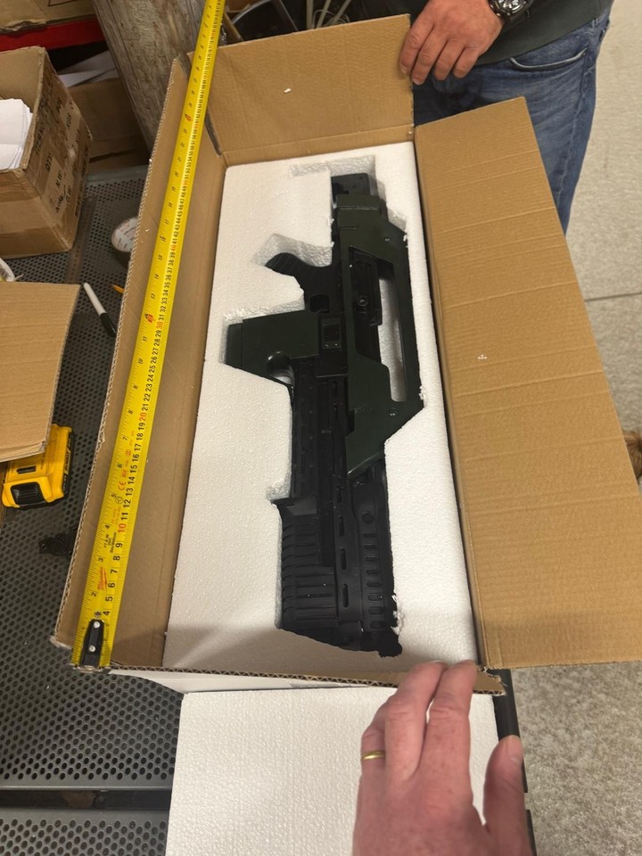 aliens pulse rifle M41A, Full size (75cm) heavy (3kg) painted version ...