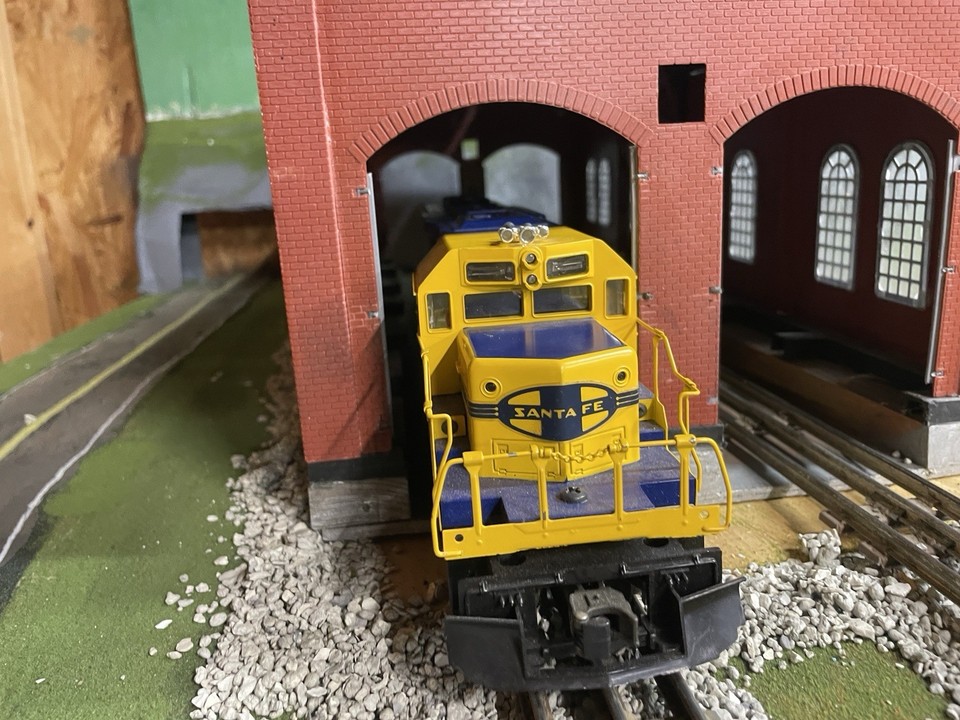 Lionel O Gauge Santa Fe SD40 Diesel Locomotive Yellow Blue 8265 | eBay