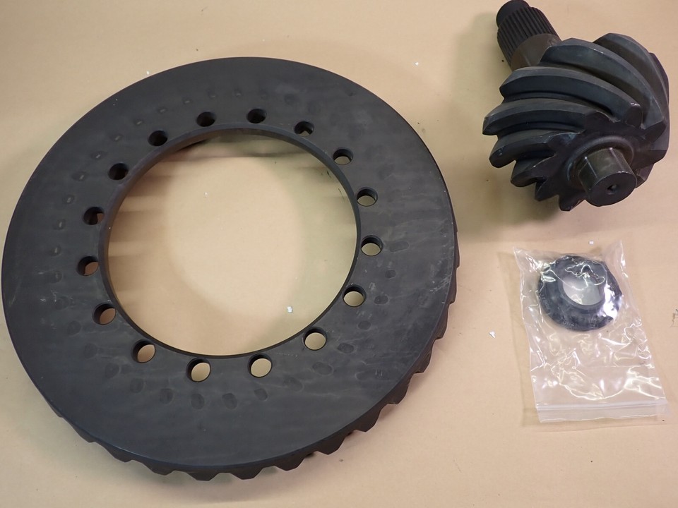 3.70 Ratio Ring & Pinion 513369 fits EATON Rear End R&P RS404 | American