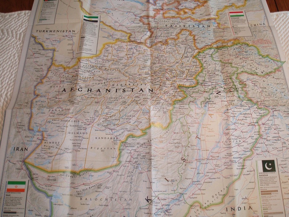 National Geographic Magazine / December 2001 - Mint Condition with ...