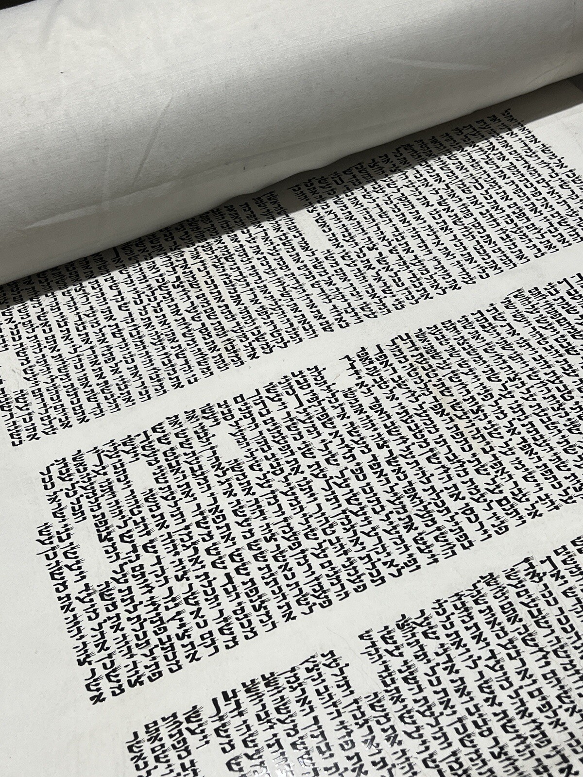 HEBREW MANUSCRIPT - RARE COMPLETE TORAH SCROLL BIBLE, PARCHMENT , HAND ...