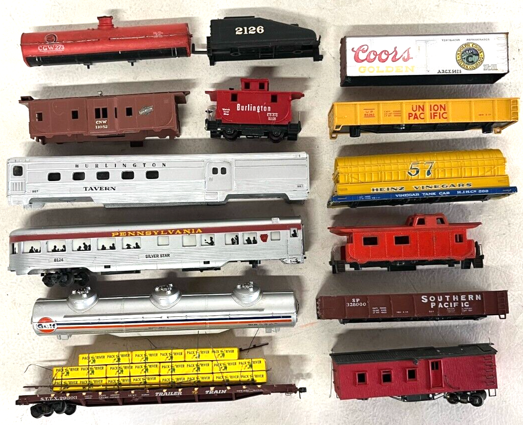 HO SCALE TRAIN CAR LOT OF 14 - SHELLS & BODIES ONLY-VARIOUS ROADS ...