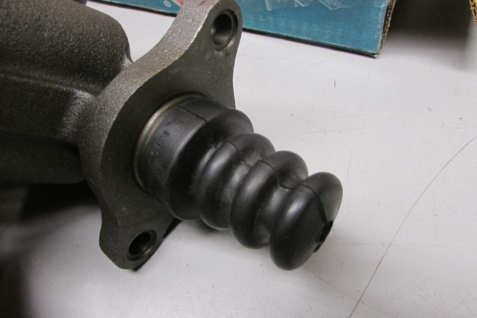 EIS 76165 Master Cylinder Crown Automotive 8127237 | eBay