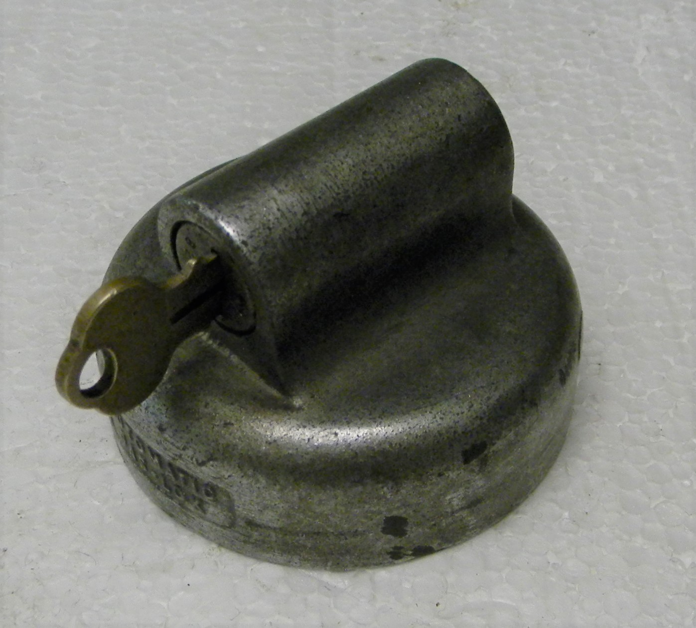 Vintage Automatic Gas-Lok w/ key, 1702532 Gas Lock Packard Mopar ...