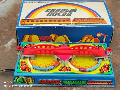 VINTAGE TRAIN CITY TOWN PARK TIN TOY WIND UP RUSSIA USSR CCCP IN ORIG ...