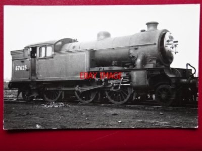 PHOTO LNER CLASS V1 LOCO NO 67625 AT DARLINGTON | eBay