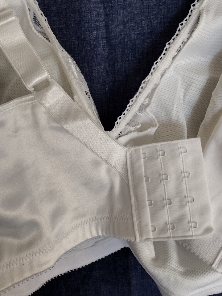 Playtex Bra 18 Hour Bra Sz 40DDD White Smooth N Stylish Lace Over Soft ...